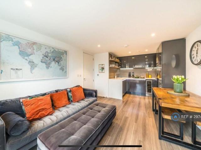 Spectrum Way, Wandsworth, London, SW18 2 bed flat to rent £2,750 pcm £635 pw