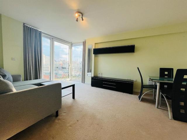 Spectrum, Block 3, Blackfriars Road, Salford M3, 2 bed flat to rent, £1,300 pcm | PrimeLocation