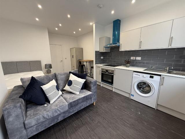 Spectrum House, East Parade, Bradford BD1, Studio to rent, £600 pcm | PrimeLocation