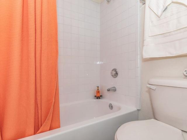 Spectra Midtown Studio Apartment for Rent at 2028 W Indian School Rd, Phoenix, AZ 85015