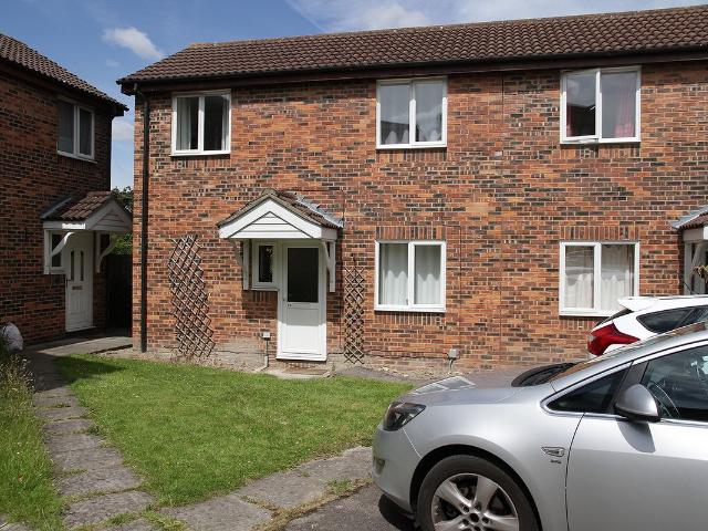 Speedwell Close, Cherry Hinton, Cambridge CB1, 2 bed terraced house to rent, £1,495 pcm | PrimeLocation