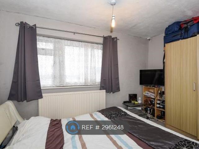 Spelthorne Grove, Sunbury On Thames TW16, Room to rent, £649 pcm | PrimeLocation