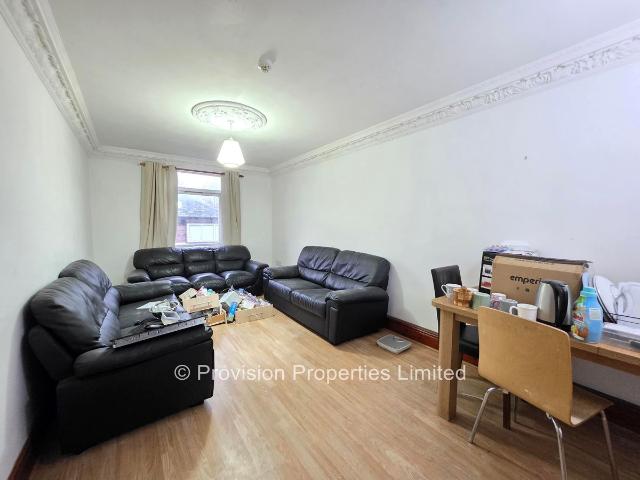 Spenceley Street, Woodhouse, Leeds LS2, 5 bed flat to rent, £2,058 pcm | PrimeLocation