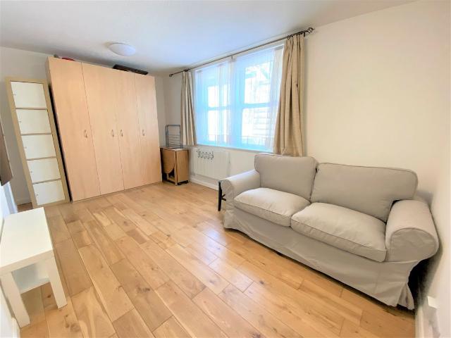 Spencer Mews, Hammersmith, London W6, Studio to rent, £1,650 pcm | PrimeLocation