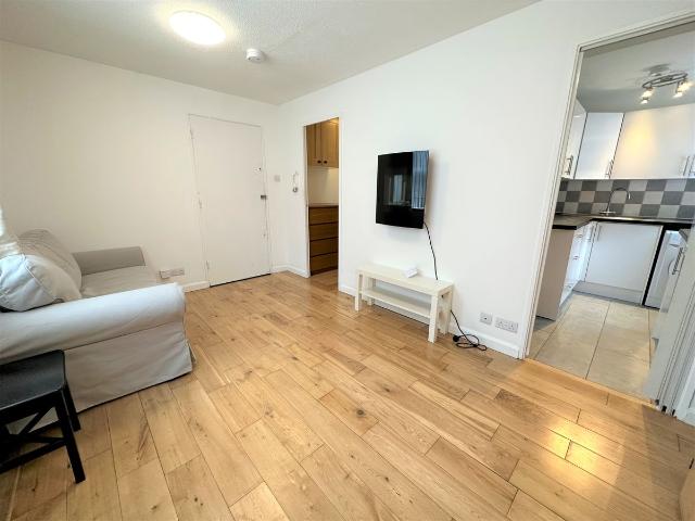 Spencer Mews, Hammersmith, London W6, Studio to rent, £1,650 pcm | PrimeLocation