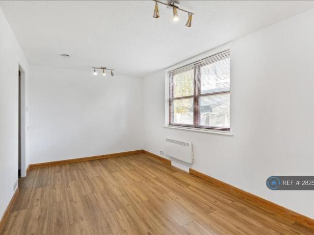 Spencer Mews, London, W6 Studio to rent £1,600 pcm £369 pw
