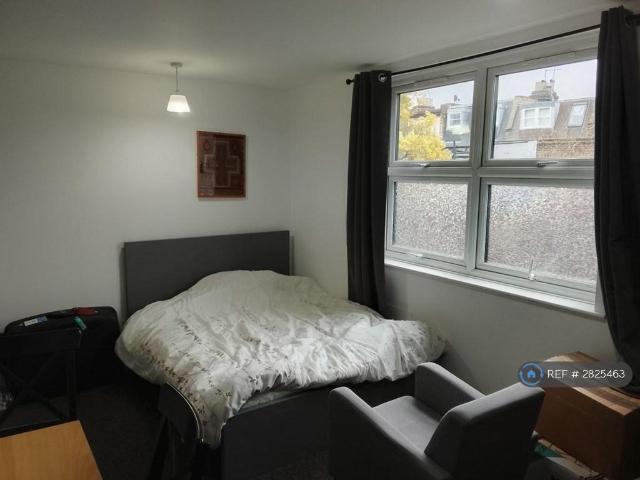 Spencer Mews, London, W6 Studio to rent £1,600 pcm £369 pw