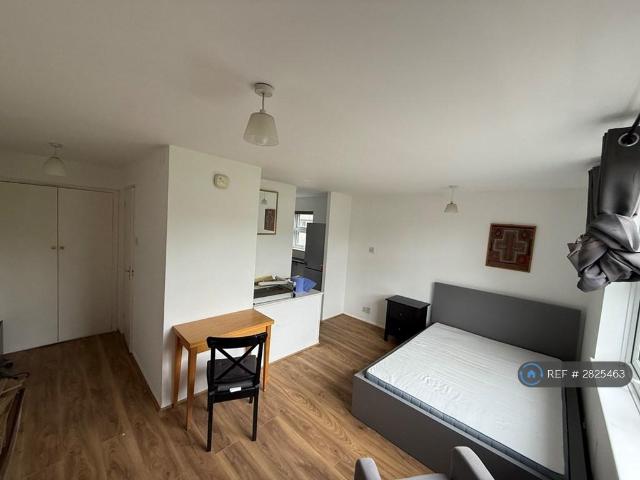 Spencer Mews, London, W6 Studio to rent £1,800 pcm £415 pw