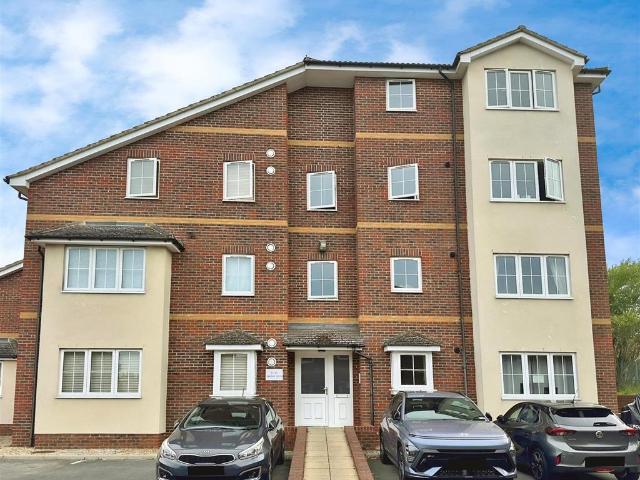 Spencer Close, Aldershot 1 bed flat to rent £1,025 pcm £237 pw