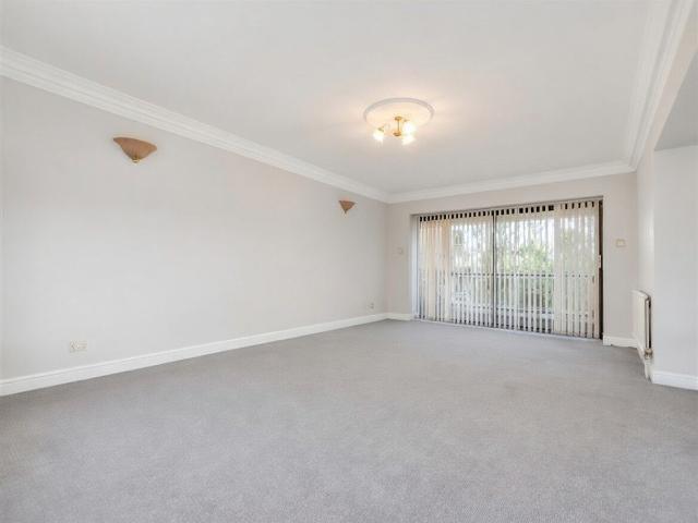 Spencer Close, London N3, 4 bed flat to rent, £3,250 pcm | PrimeLocation