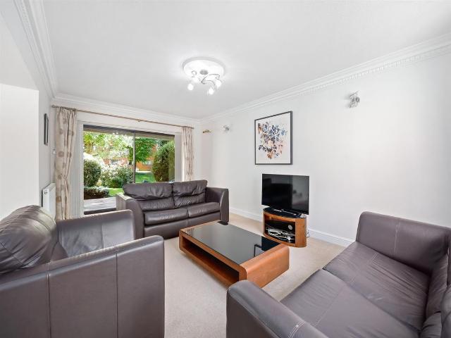 Spencer Close, London N3, 2 bed flat to rent, £2,200 pcm | PrimeLocation