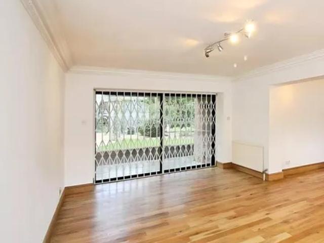 Spencer Close, London, N3 3TX, United Kingdom | 2 bed house for rent #167383089 | Rentberry