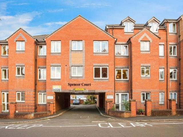Spencer Court, Banbury OX16, 2 bed flat to rent, £1,000 pcm | PrimeLocation