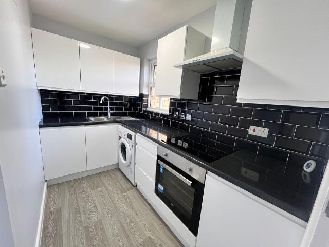 Spencer Court, Chelmsford CM3, Studio to rent, £825 pcm | PrimeLocation