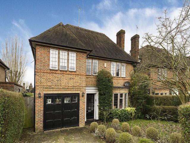 Spencer Drive, Hampstead Garden. 6 bed detached house to rent £10,183 pcm £2,350 pw
