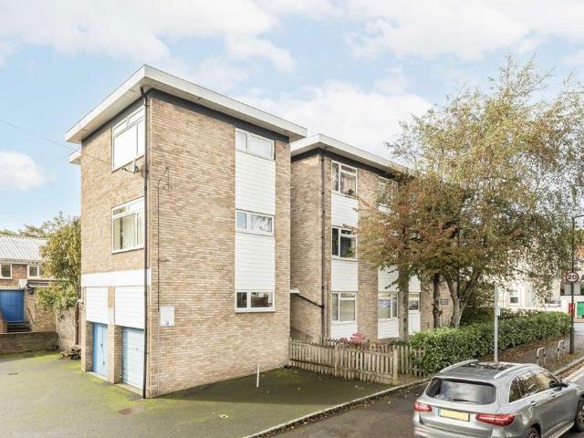 Spencer Hill Road, London SW19 2 bed flat to rent £2,200 pcm £508 pw