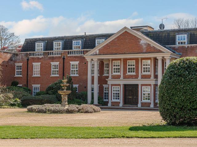 Spencer Park, Molesey Park Road, KT8