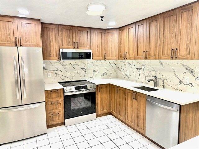 Spencer Rd Apt E, Boxborough, Condo For Sale