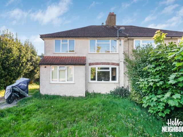 Spencer Road, Caterham CR3, 2 bed flat to rent, £1,600 pcm | PrimeLocation