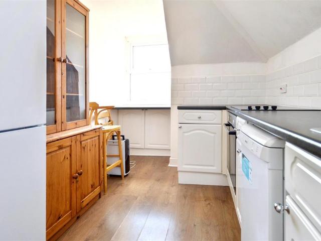 Spencer Road, Eastbourne 2 bed flat to rent £1,000 pcm £231 pw