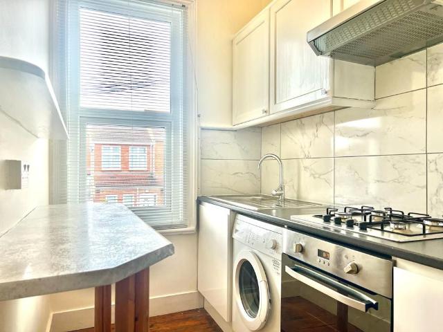 Spencer Road, Harrow HA3, 2 bed flat to rent, £1,600 pcm | PrimeLocation