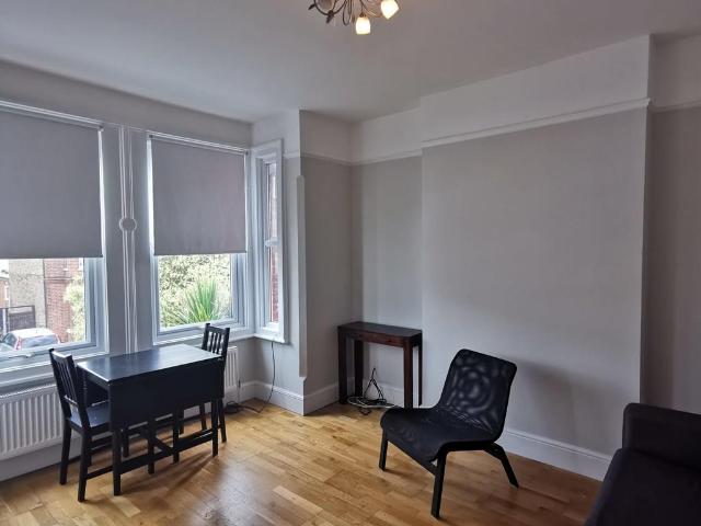 Spencer Road, Harrow 2 bed maisonette to rent £1,750 pcm £404 pw