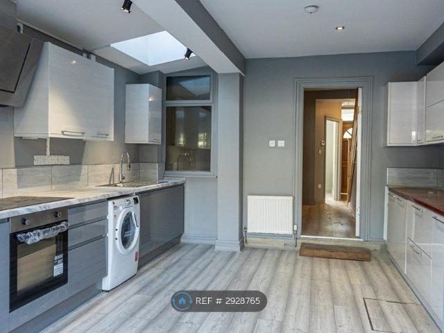 Spencer Road, London E17, Room to rent, £1,000 pcm | PrimeLocation