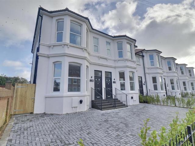 Spencer Road, Southsea 3 bed terraced house to rent £3,250 pcm £750 pw
