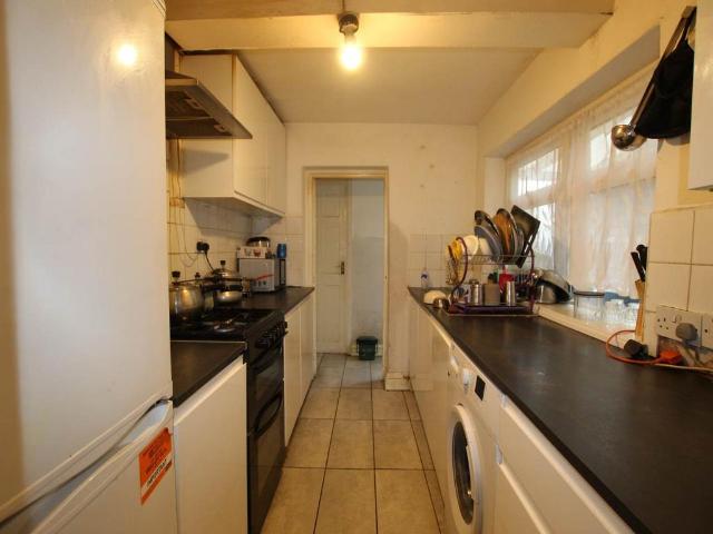 Spencer Street, Southall, Middlesex 3 bed house to rent £2,300 pcm £531 pw