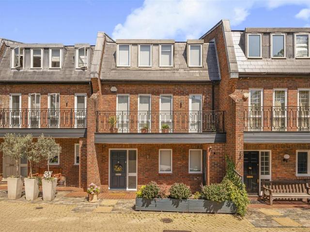 Spencer Walk, Hampstead, NW3 4 bed house to rent £8,500 pcm £1,962 pw