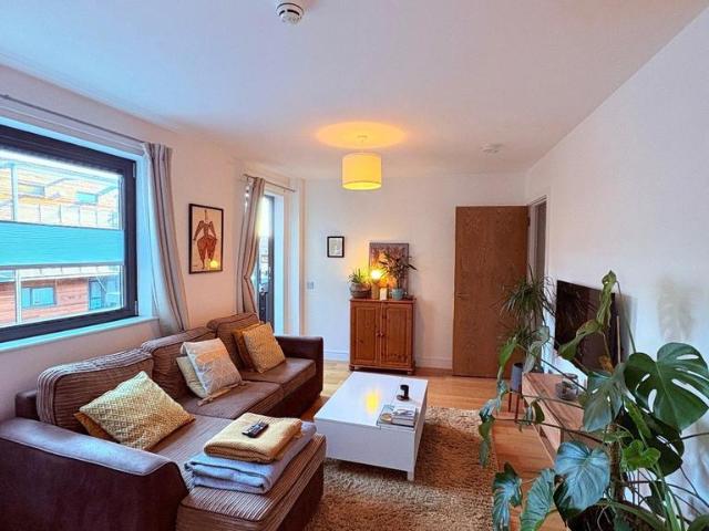 Spencer Way, London, E1 1 bed flat to rent £2,000 pcm £462 pw