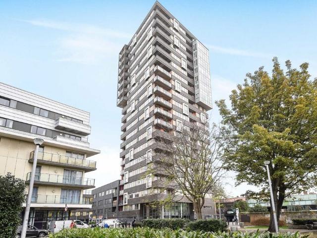 Spencer Way, London E1 2 bed flat to rent £2,400 pcm £554 pw