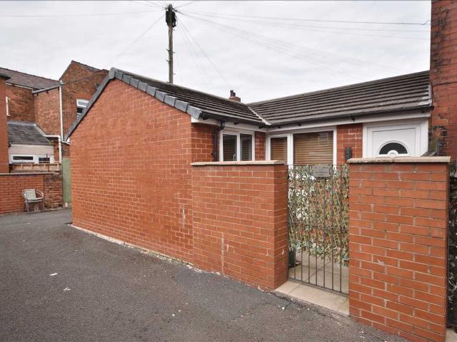 Spendmore Lane, Coppull, Chorley PR7, 1 bed bungalow to rent, £695 pcm | PrimeLocation