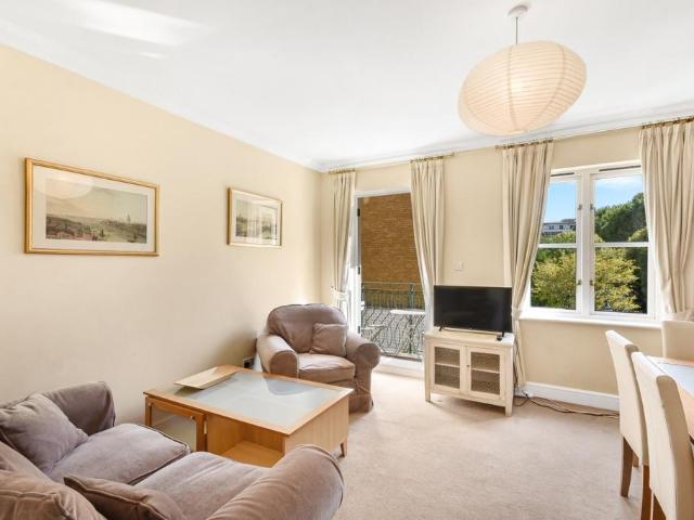 Spital Square, London, E1 2 bed apartment to rent £3,012 pcm £695 pw