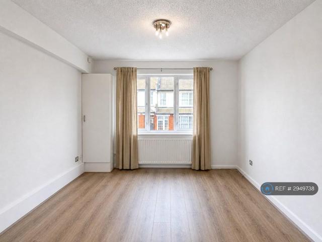 Spicer Court, Enfield, EN1 1 bed flat to rent £1,495 pcm £345 pw