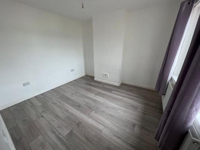 Spikes Bridge Road, Southall UB1, 2 bed flat to rent, £1,800 pcm | PrimeLocation