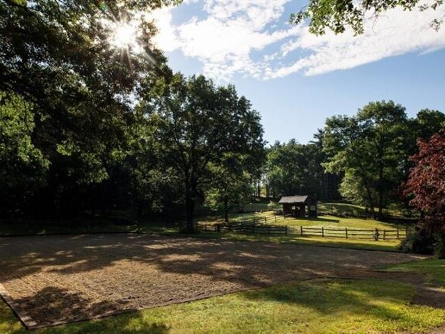 Spingler Dr, Hamilton, Farm House For