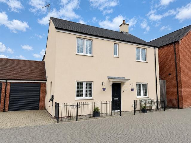 Spindle Mews, Buckingham MK18, 4 bed detached house to rent, £2,200 pcm | PrimeLocation