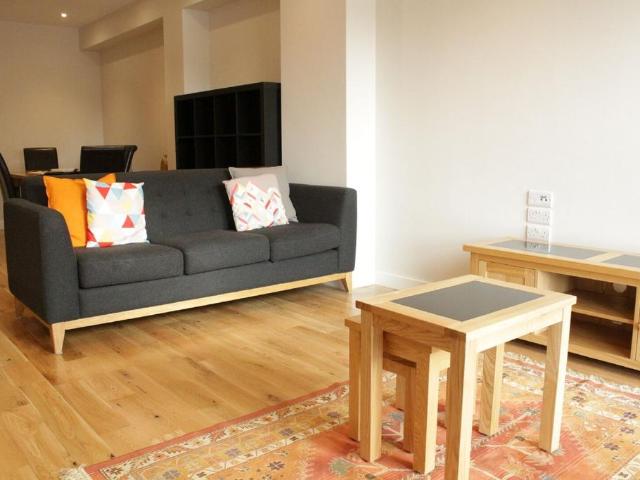 Spindle Mews, New Islington. 3 bed apartment to rent £2,000 pcm £462 pw