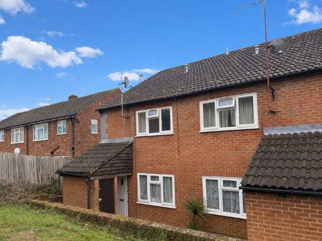Spindle Court, High Wycombe HP12 1 bed property to rent £1,095 pcm £253 pw