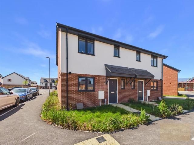 Spindle Way, Hardwicke, Gloucester 3 bed semi detached house to rent £1,550 pcm £358 pw