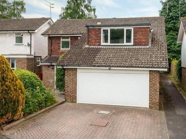 Spinis, Bracknell, 4 Bedroom Detached