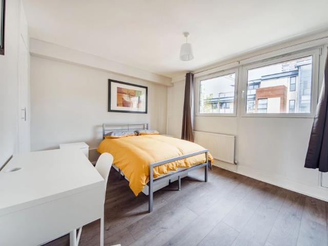 Spinnaker House Room 4