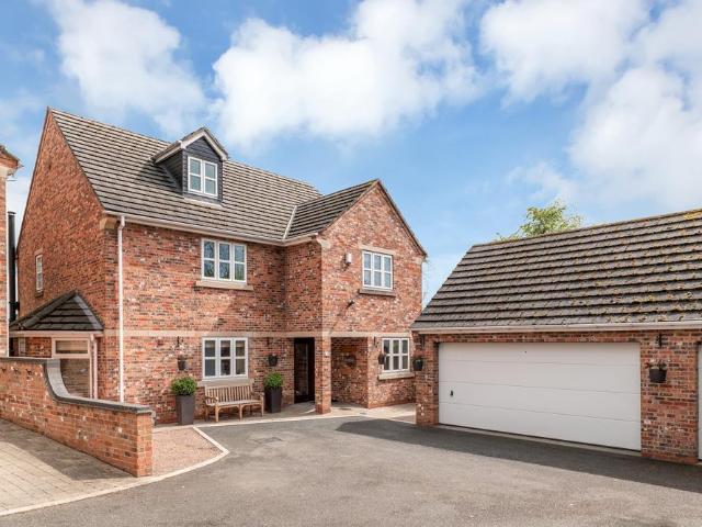 Spinney Close, Derby DE22 5 bed detached house to rent £3,000 pcm £692 pw