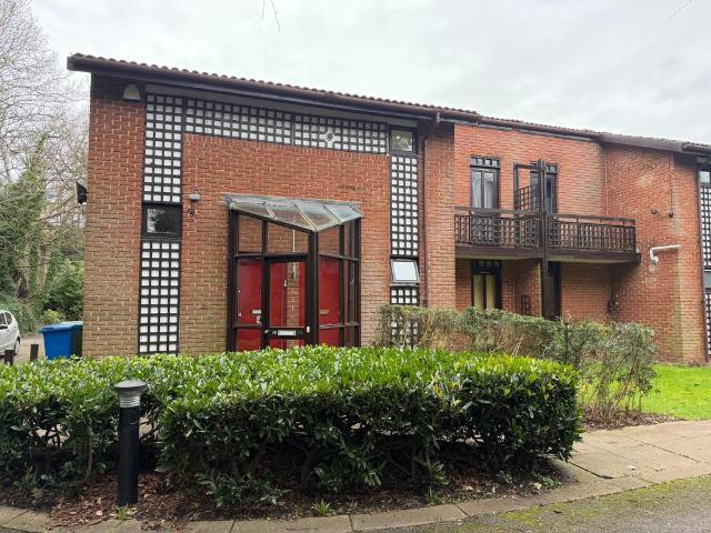 Spinney Gardens, London SE19 Studio to rent £1,195 pcm £276 pw