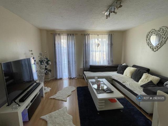 Spinney Road, Barnwood, Gloucester, GL4 2 bed terraced house to rent £1,195 pcm £276 pw