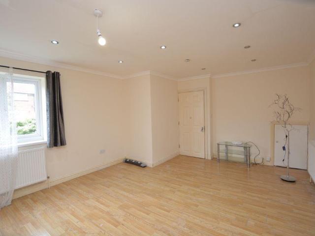 Spinney, Slough 3 bed semi detached house to rent £1,950 pcm £450 pw
