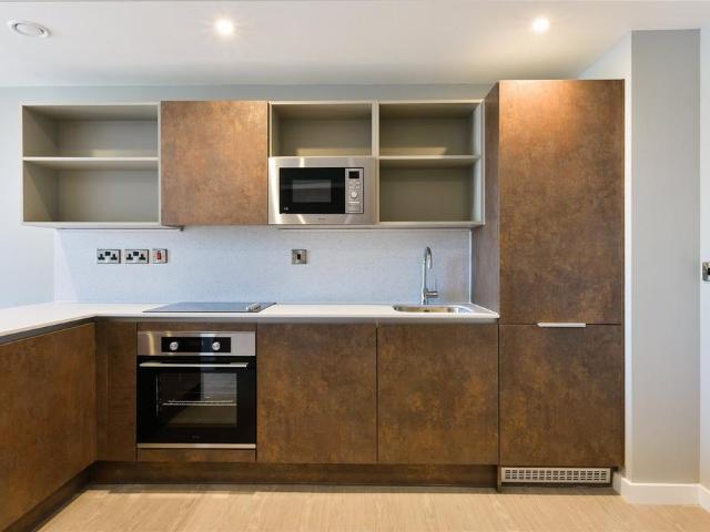 Spinners Yard, Spinners Lane, LS7 1 bed apartment to rent £1,230 pcm £284 pw