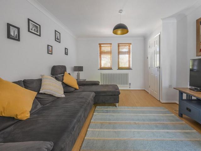 Spirit Quay, Wapping, London, E1W 3 bed terraced house to rent £4,000 pcm £923 pw