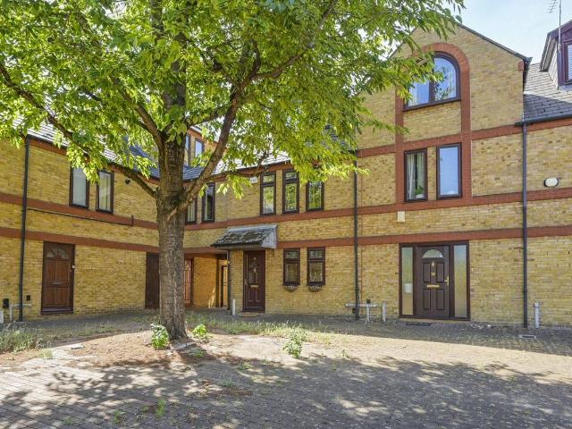 Spirit Quay, Wapping, London E1W, 3 bed terraced house to rent, £4,000 pcm | PrimeLocation
